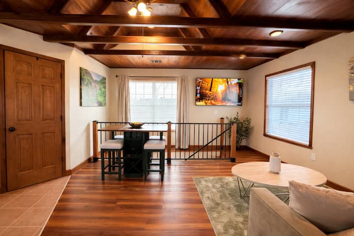 Sunlit Loft| Near Gsp + Private Entry - Greer, SC