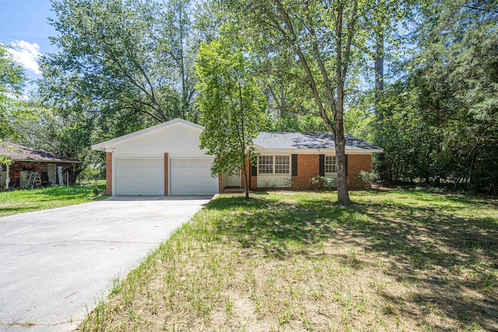 Central Location/near Gsu/pool Table/fenced Yard - Statesboro, GA