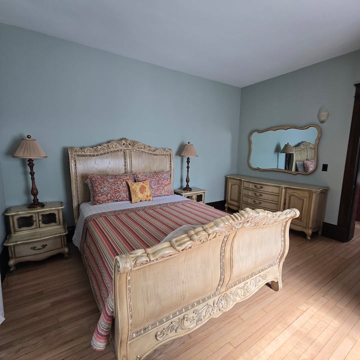 Clark House~mainfloor~one Bedroom Queen - Portage, MI