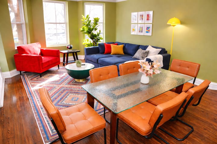 King Bed 6br Chicago W/ Pool Table | Sleeps 16 - Chicago