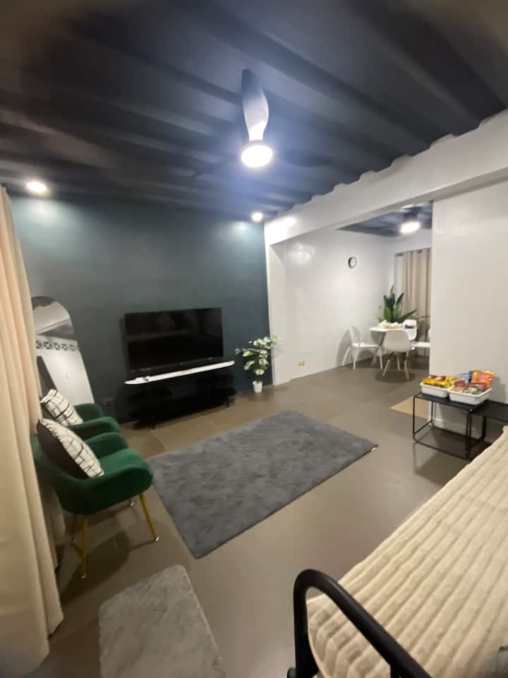 Cozy Ed Staycation (Netflix & Free Parking) - Taytay
