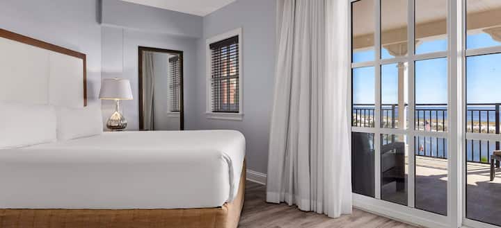 Spacious 3 Bedroom Loft At Emerald Grande - Destin, FL