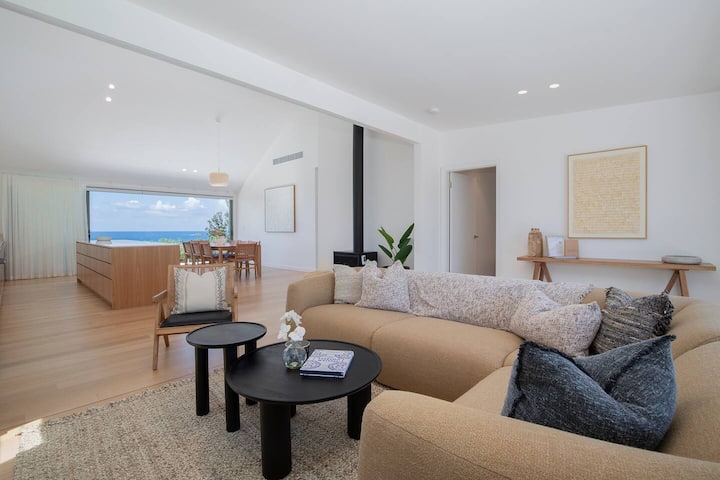 Bella Vista—oceanfront Haven With Endless Views - Budgewoi