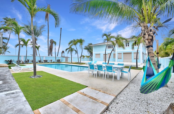 Stunning Pool House Steps From The Beach - The Bahamas