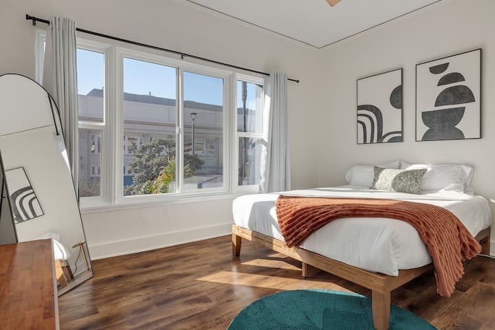 Beach - Side Stay With Parking + Free Cocktail - Hermosa Beach, CA