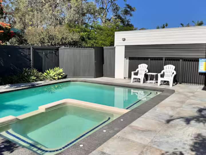 Private Poolside Oasis Studio - Gold Coast