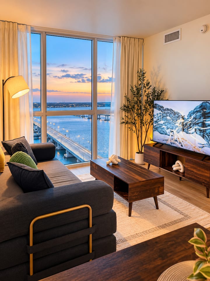 Noir On First | The 23th Skyhigh- Hotel Amenities - Fort Myers, FL