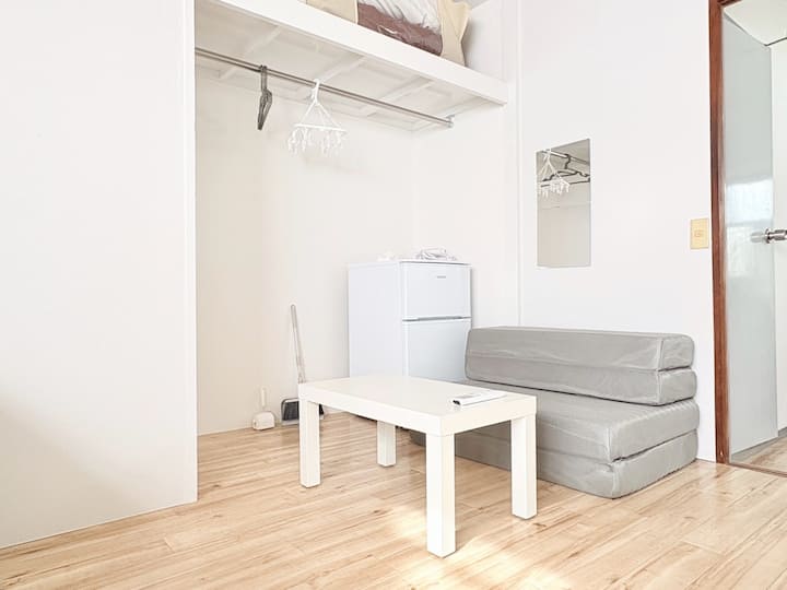 【成田空港近　ガス乾燥機無料　定員4名】京成成田駅徒歩5分｜各室洗濯機｜長期滞在も歓迎　201号室 - Narita