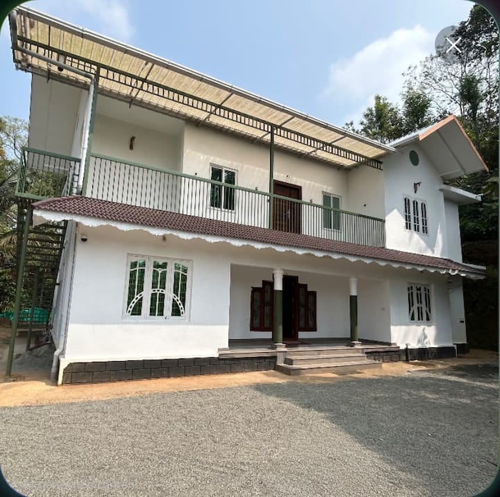 Private 4 Bedroom Cottage -1st Floor - Munnar