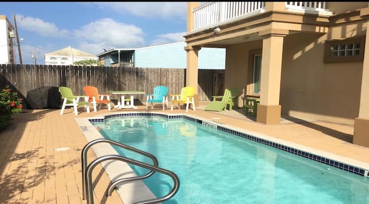 2/2 Condo, Pool, Dog Friendly! Guest Favorite! - South Padre Island, TX