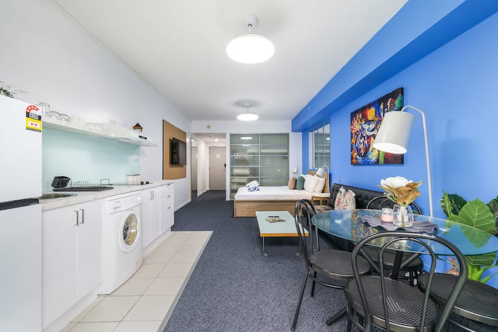 Stylish Cbd Studio | Pool, Gym, Parking & Wi-fi - Darwin