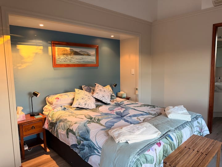 Straw Lodge Boutique Vineyard Retreat - Renwick