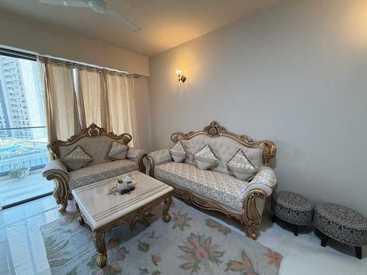 Spacious 2bhk High-rise | Perfect For Families - 구르가온