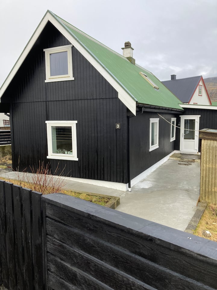 Á Reyni · House · Historic Stay · Village Life - Faroe Islands