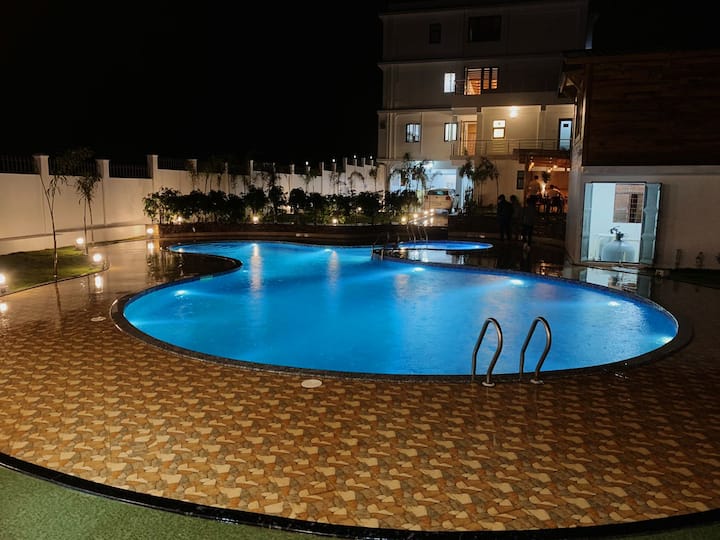 Stunning Views, Pool & Celebration Getaway - Shillong