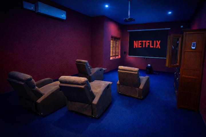 Blue Retreat Kottayam: 3bhk With Mini Theatre - Kottayam