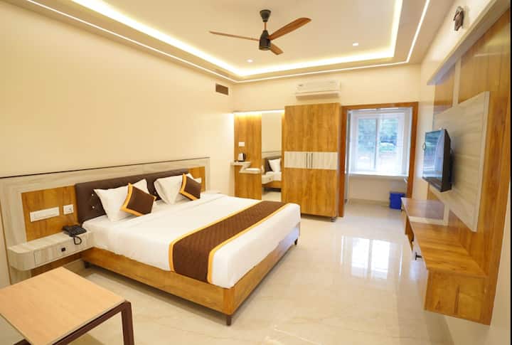 Satvi Inn - A Comfort Stay Near Falls & Restaurant - Courtallam