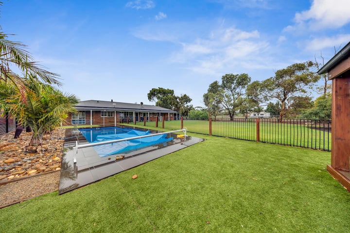 Luxe Farmhouse Retreat W/ Solar Pool & Bbq - Lara