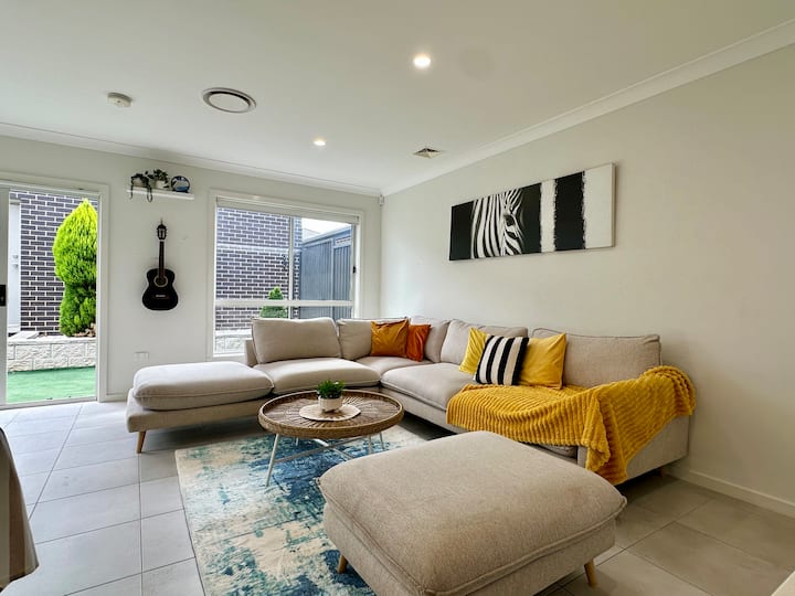 4br Modern Home Near Edmondson Park & Shops - Saint Andrews