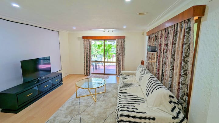 Quiet & Spacious Home Near Westfield Knox - Bayswater