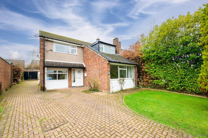 4 Bed Free Parking Hale-barns By City Superhost - Knutsford