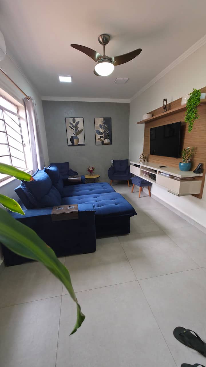 Casa Inteira Com 3 Quartos E Lazer No Centro - São Carlos