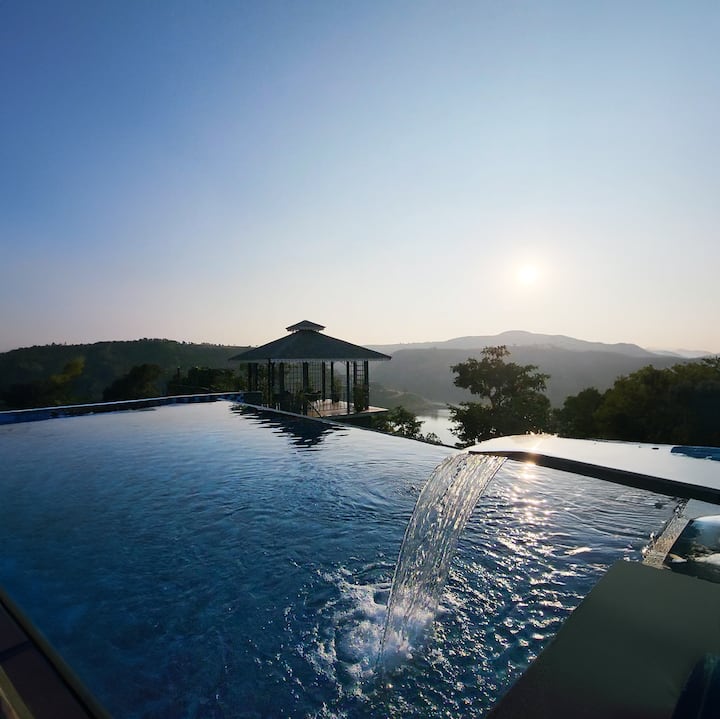 Lake Touch 5bhk W Infinity Pool | Jacuzzi | Golf - Igatpuri