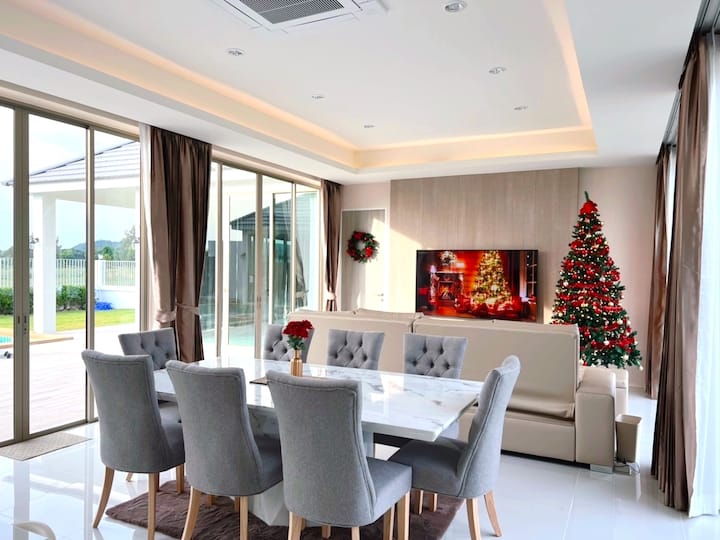 Prime Private 4-bedroom Villa 5 Mins To Everything - Hua Hin