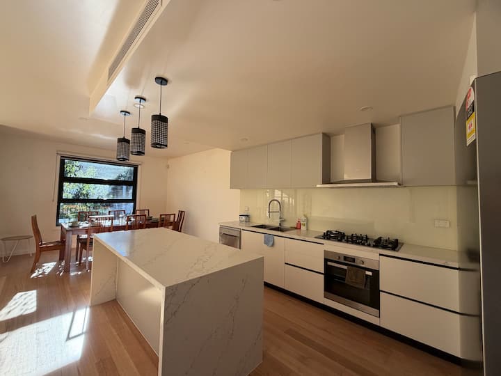 New Beautiful Home - Point Cook
