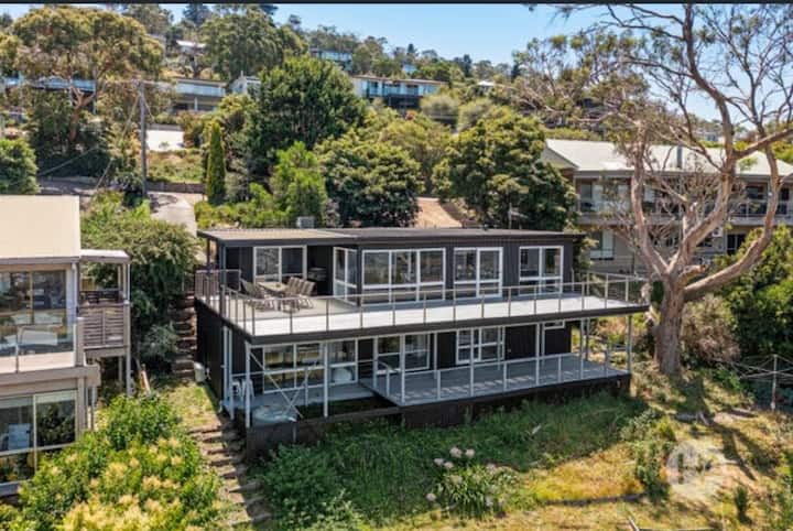 Sea Side Escape - Mornington