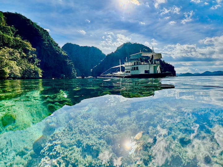Three Bedroom, One Bath Three-level Houseboat Fun! - Coron