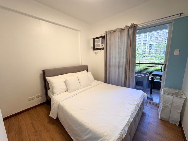 60sqm 2br W/ Balcony I Free Parking I Near Bgc - Taguig