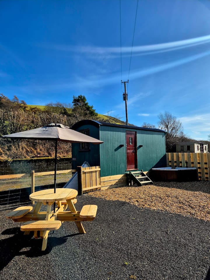 Holly Hut - Llanidloes