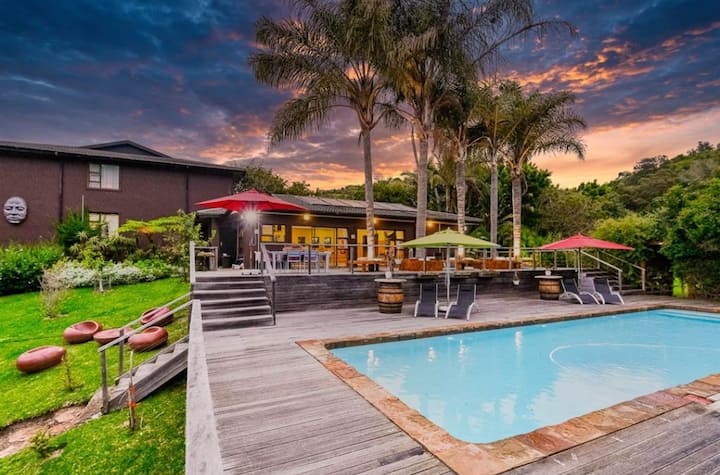 Stunning Guest Lodge Overlooking Nature Reserve - Wilderness