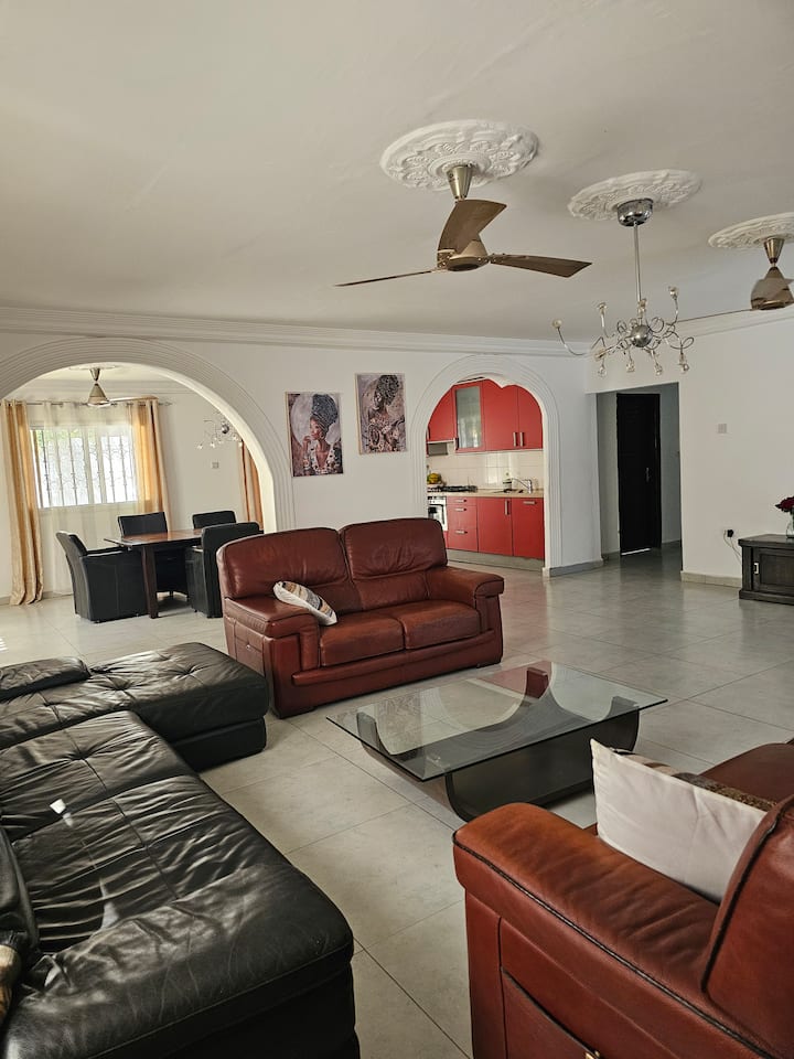 Huis Met Tropische Tuin - Gambia