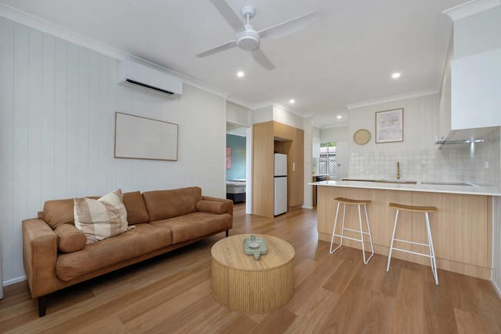 Stylish Coastal Unit Walk To Strand + Parking - Magnetic Island