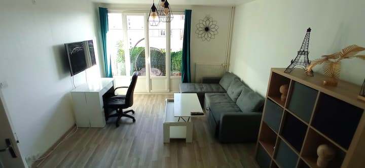 T1 Bis : Balcon, Parking Gratuit & 4 Couchages - Dijon