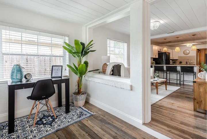 Pet & Family Friendly + 1 Block To Atlantic Ave - Delray Beach, FL
