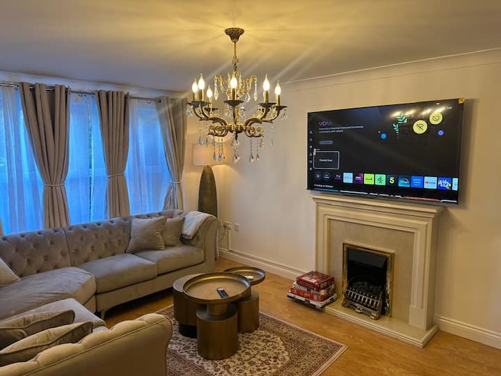 Actis Properties | Modern Luxury Apartment - Brentwood
