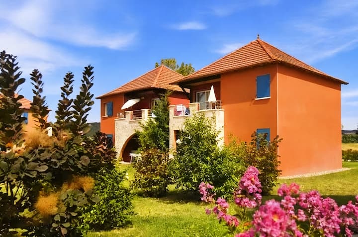 Three-bedroom Apartment With Terrace, Swimming Pool And Parking In The Lot - Puy-l'Évêque