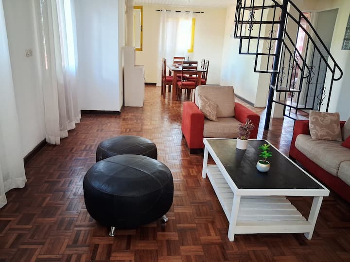 Maison à éTage Meublée. Lieu Calme Et Discret. - Antananarivo