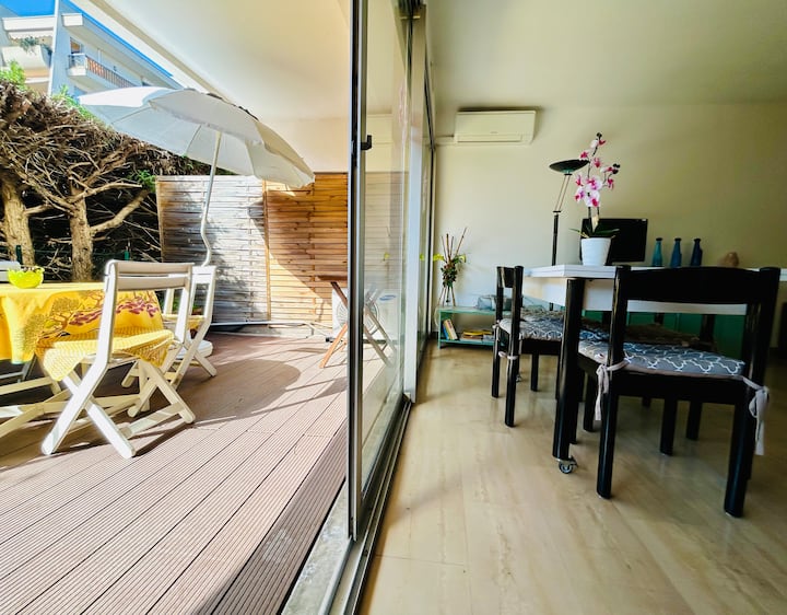 Grand Studio Au Calme Terrasse Place De Parking - Antibes