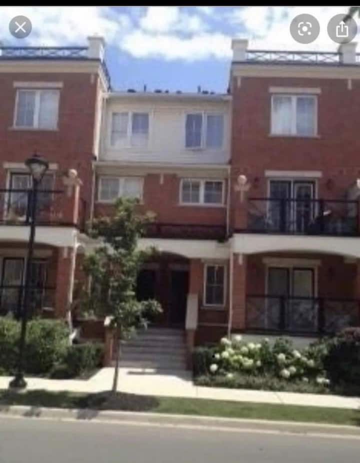 Two Bedroom Dundas And Trafalgar - Oakville