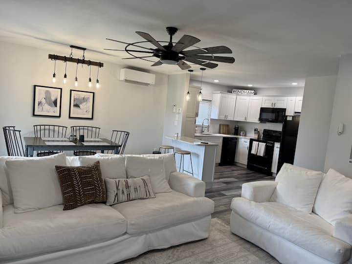 Modern Cozy Townhome In Windham - Zoom Flume Water Park, East Durham