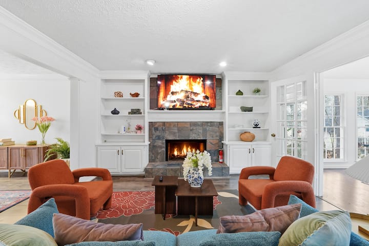 Windsor House | All-king| Sun-filled Game Room - Lawrenceville, GA