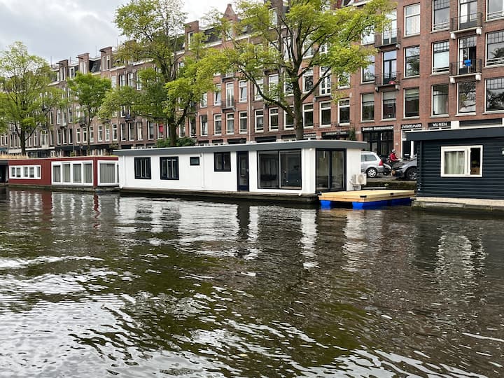Chic Houseboat Stay With Beautiful Canal Views - Amsterdam