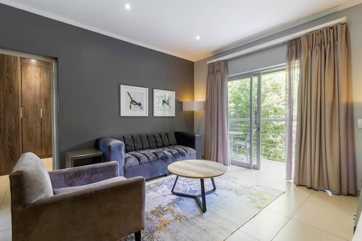 The Circle Sandhurst | 2br | Work & Leisure - Randburg