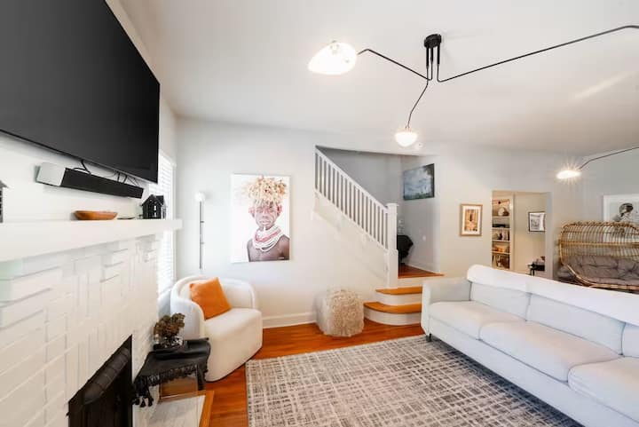 Historic Gastonia Home • Gym • Sleeps 9 • Playgrnd - Dallas, NC