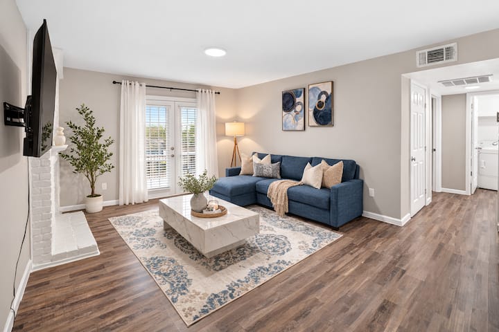 Addison Elite | Luxury Top-floor 1br Retreat - Farmers Branch, TX