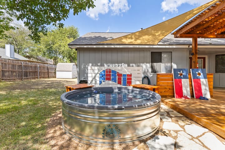 Vinyl Nest: Pool | Patio & Grill | Music| Sleeps10 - Buda, TX